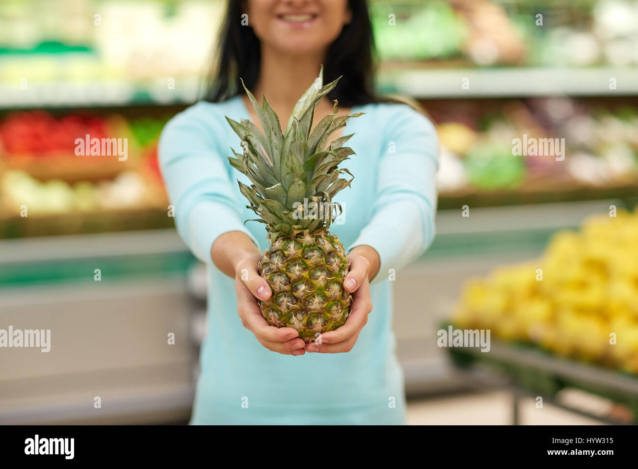 Woman pineapple hi-res stock photography and images - Alamy