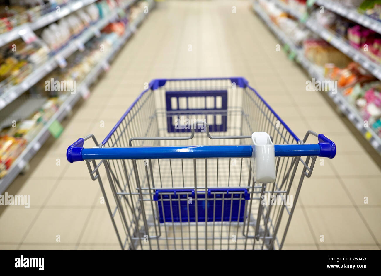 empty shopping cart or trolley at supermarket Stock Photo - Alamy