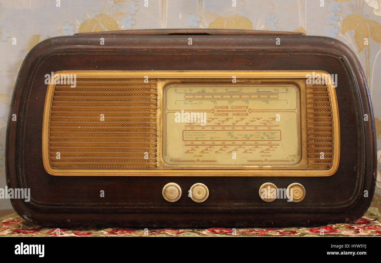 an antique wood radio Stock Photo - Alamy