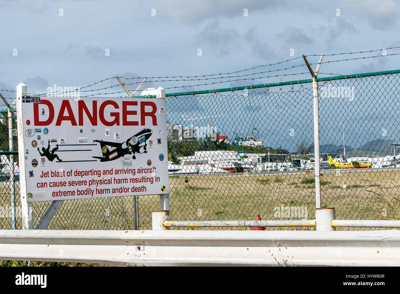 Plane warning sign hi-res stock photography and images - Alamy