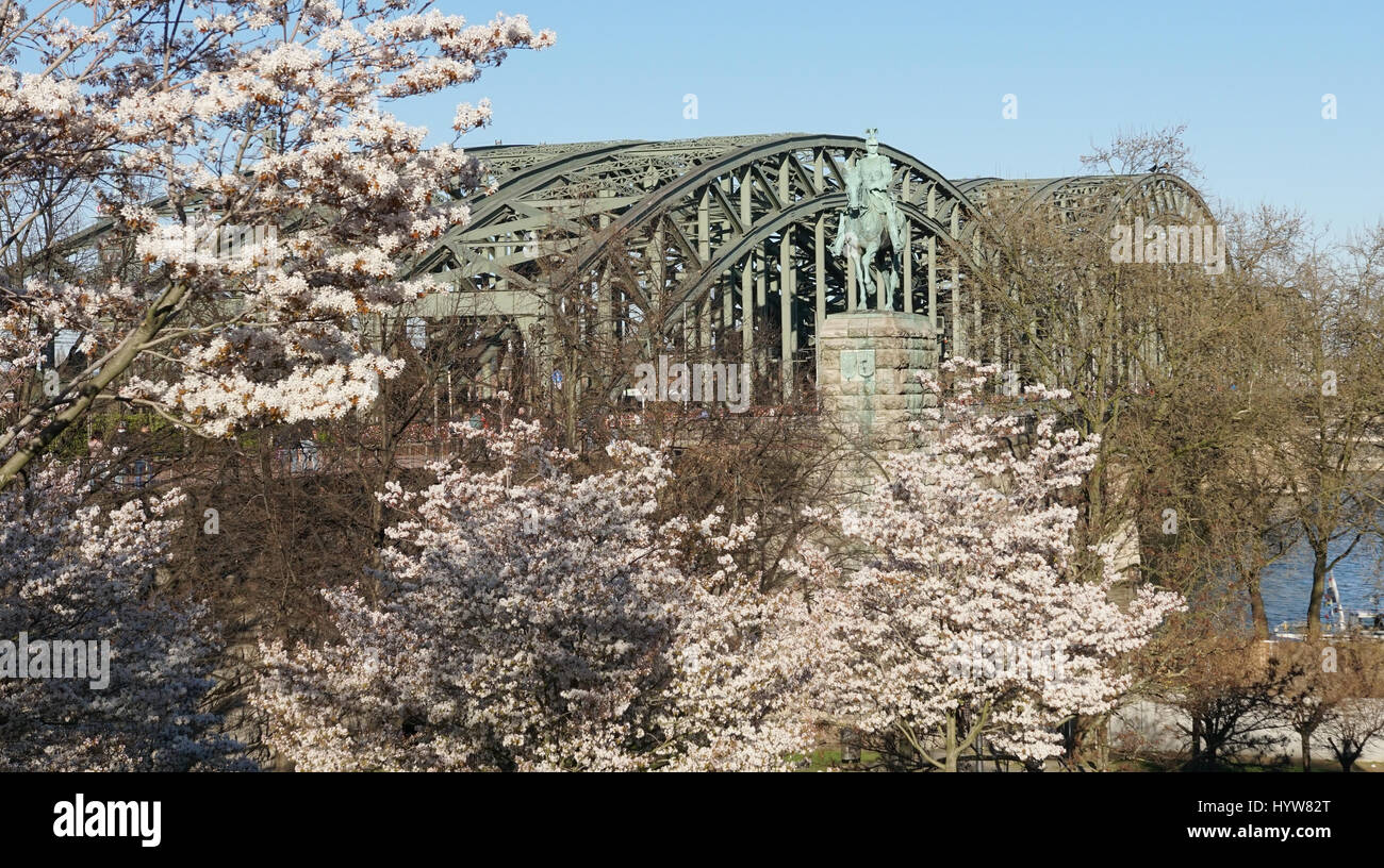 Travel bridge europe destination hi-res stock photography and images ...