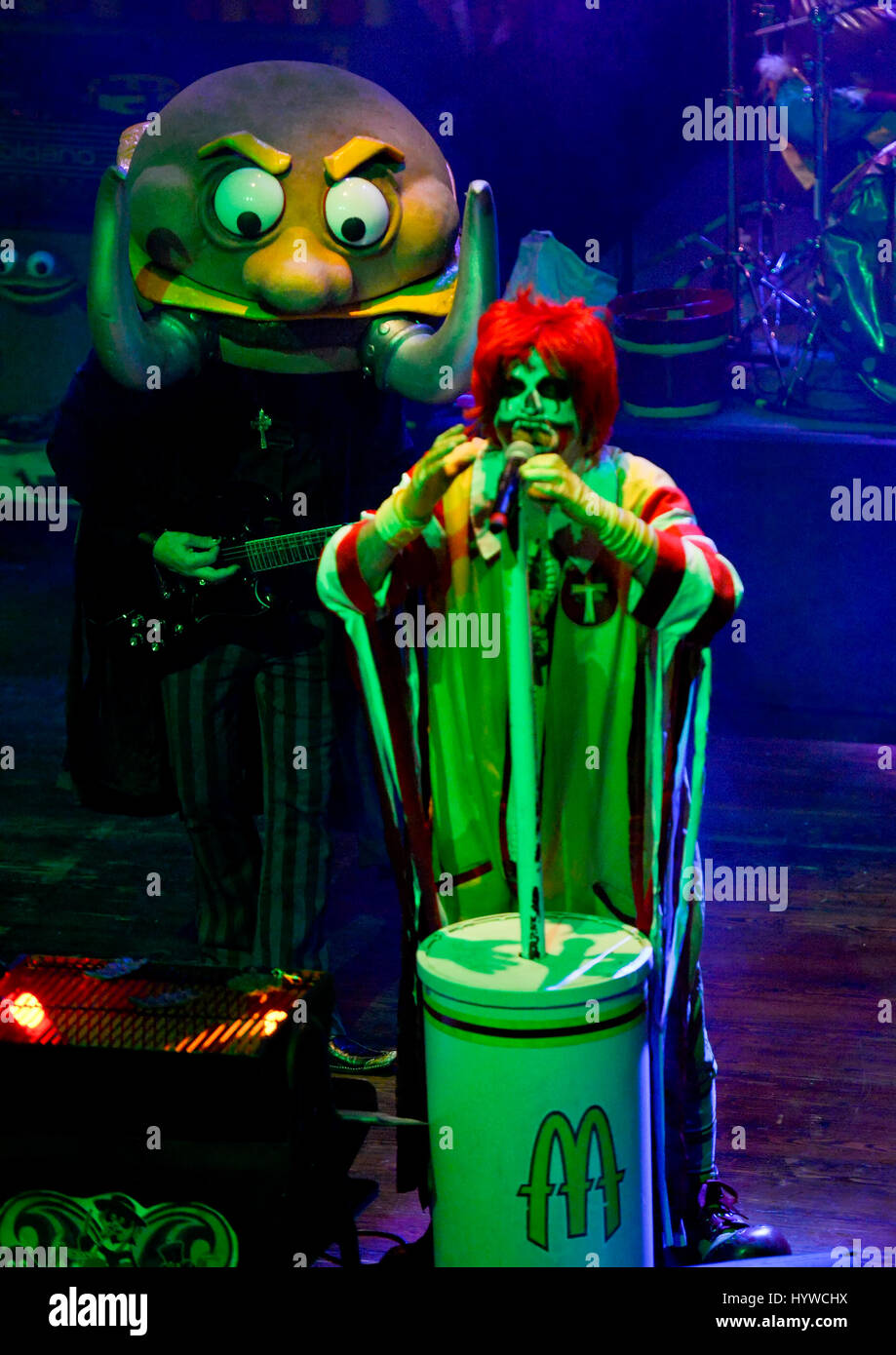 Ronald mcdonald clown character mcdonalds hi-res stock photography and ...