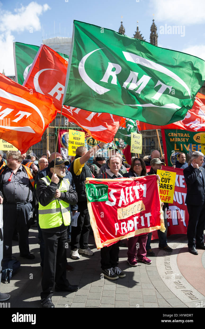 London, UK. 26th Apr, 2017. Members of the RMT union protest outside ...