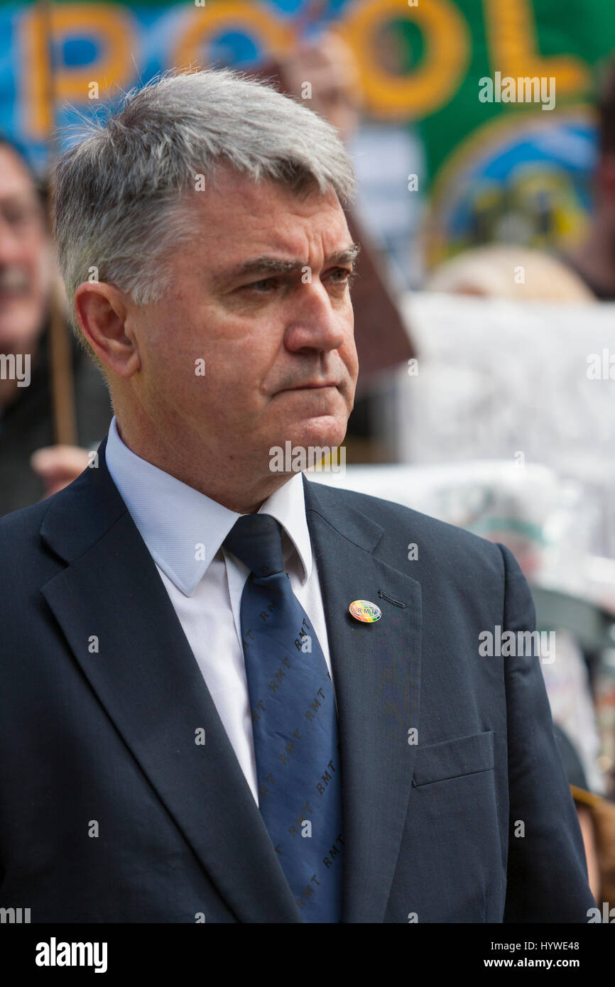 Rmt general secretary mick cash hi-res stock photography and images - Alamy
