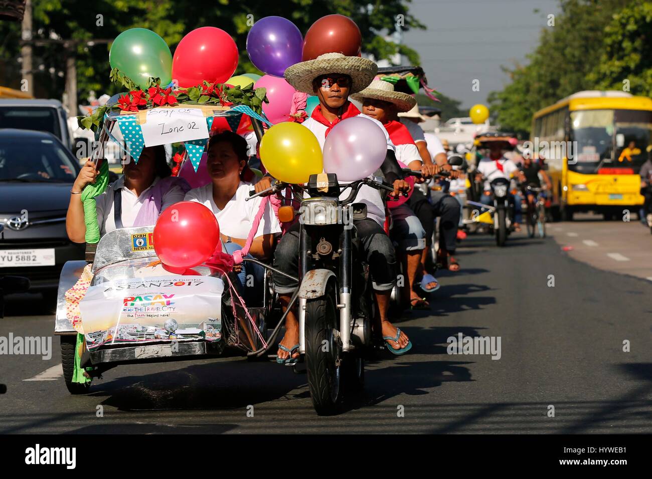 Pasay City, Philippines. 26th Apr, 2017. Residents living near the ...