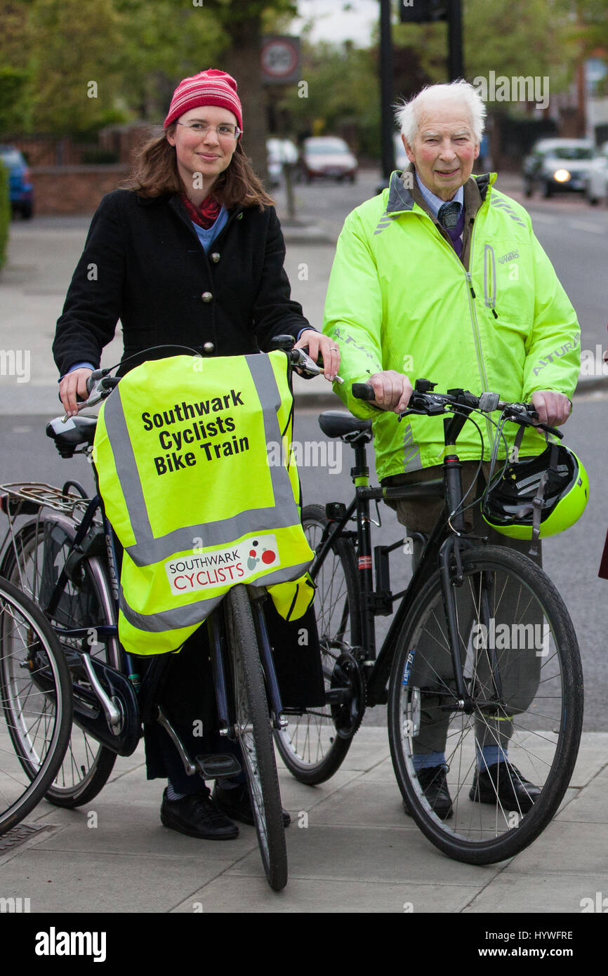Encourage people to cycle hi-res stock photography and images - Alamy