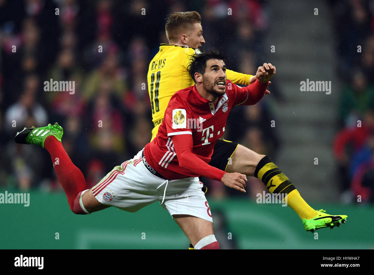 Munich, Germany. 26th Apr, 2017. Munich's Javier Martinez (below) and ...