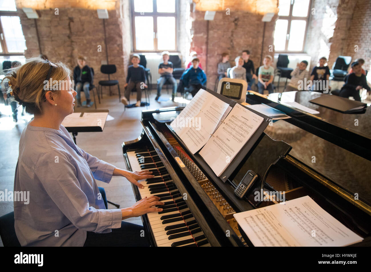 Children choir mass hi-res stock photography and images - Alamy