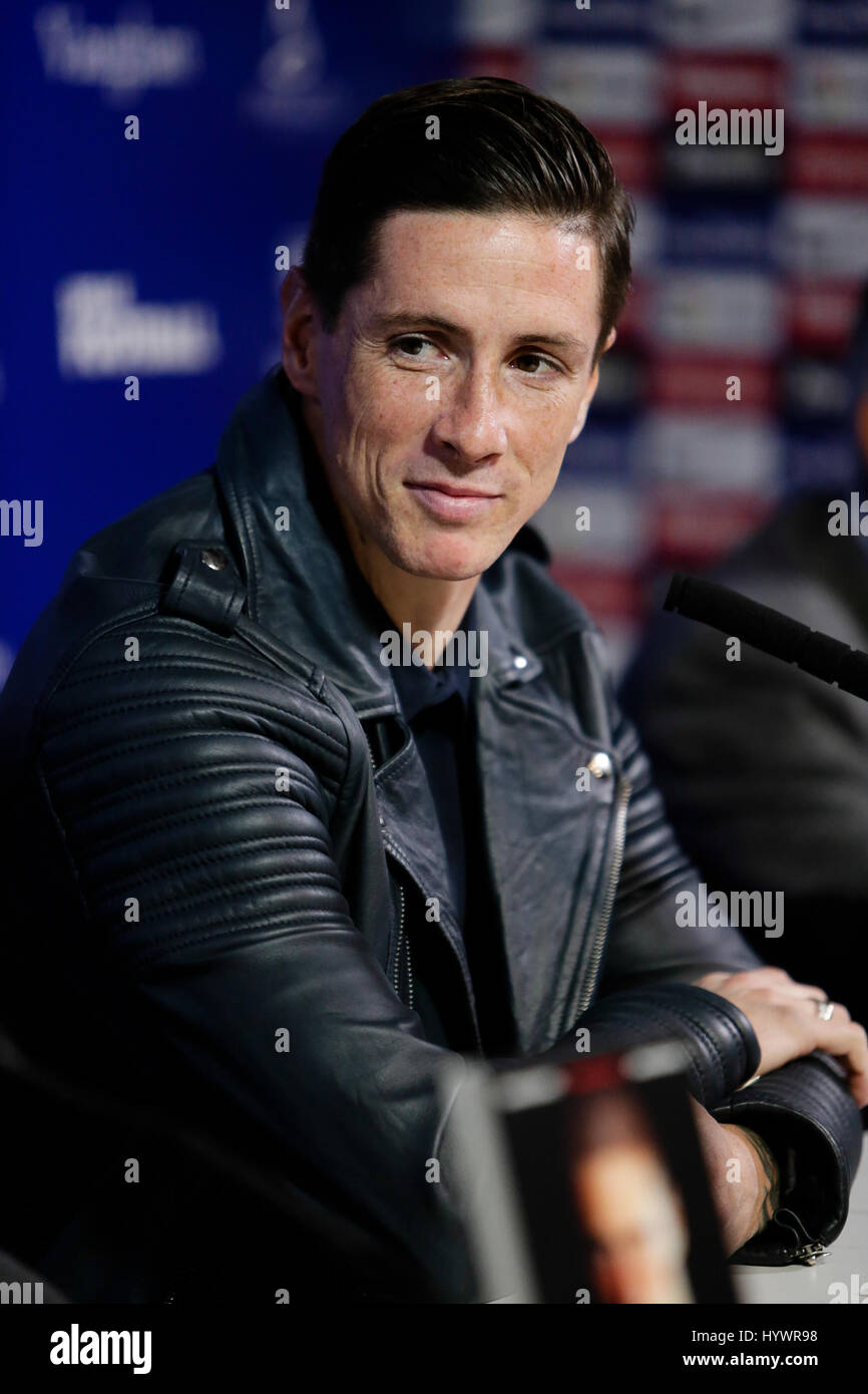 Soccer player fernando torres hi-res stock photography and images - Alamy