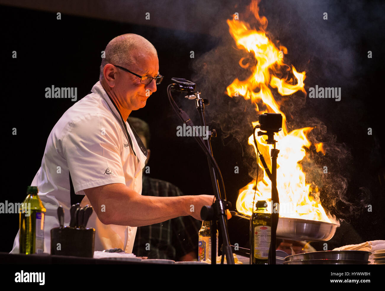 Chef robert irvine hi-res stock photography and images - Alamy