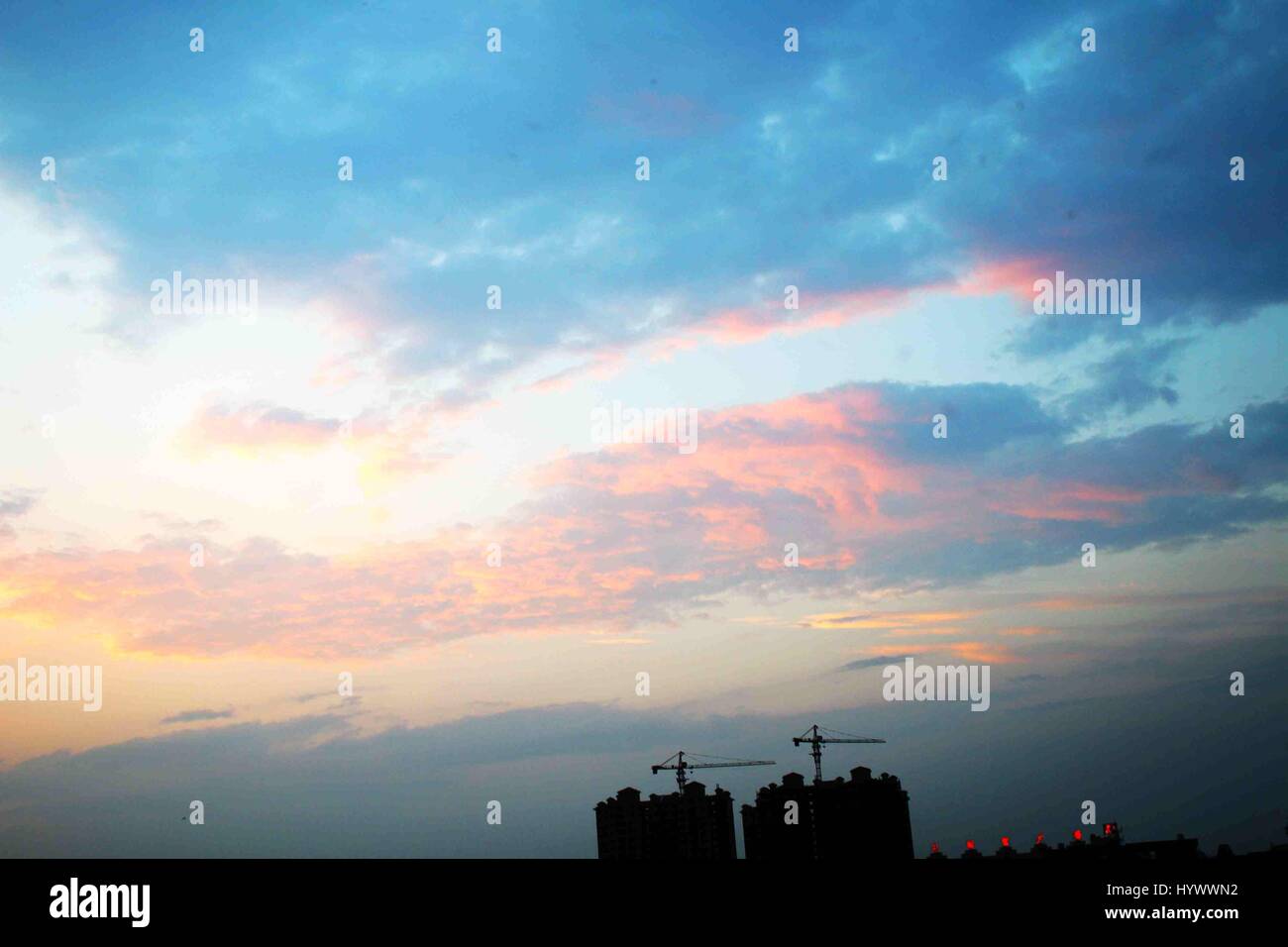 Jian, China. 6th Apr, 2017. Stunning sunglow in Ji'an, east China's ...