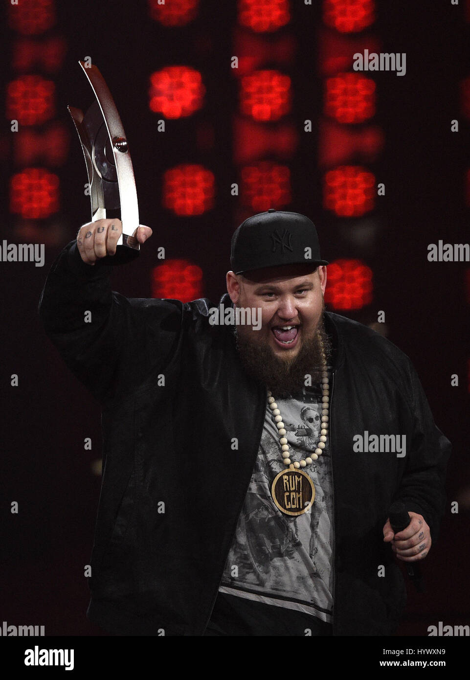 Berlin, Germany. 06th Apr, 2017. The singer Rag 'n' Bone Man receives ...