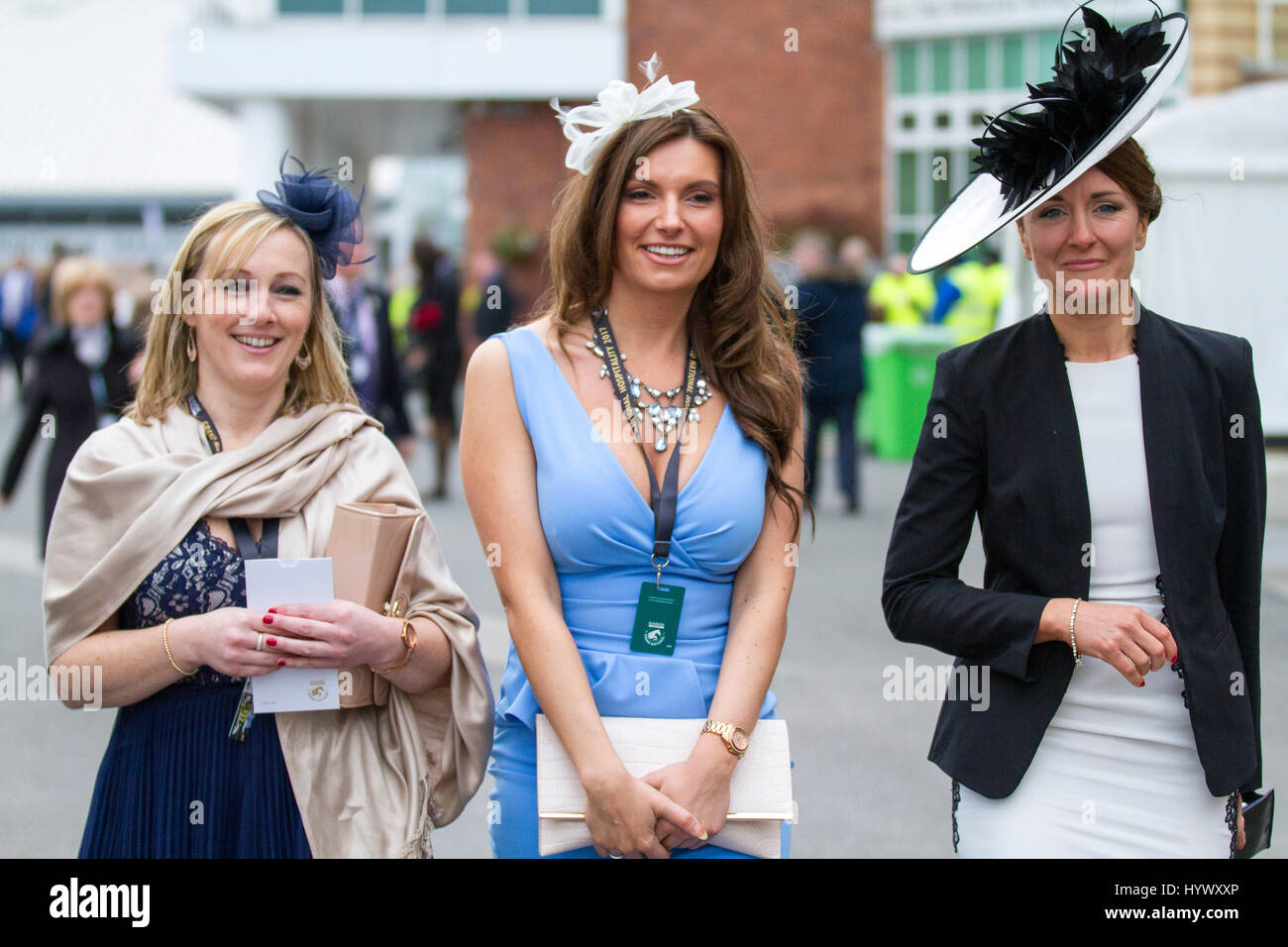 Racegoers on ladies day at aintree hi-res stock photography and images ...