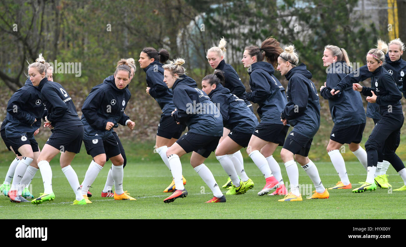 Erfurt, Germany. 7th Apr, 2017. The players of the German women's ...