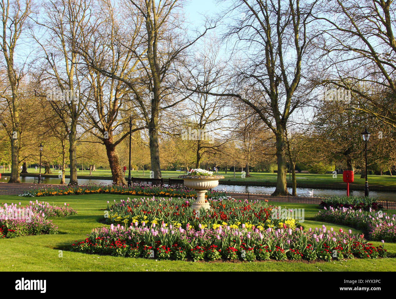 Bedford, UK. 07th Apr, 2017. Bedford's Embankment by the River Ouse is ...