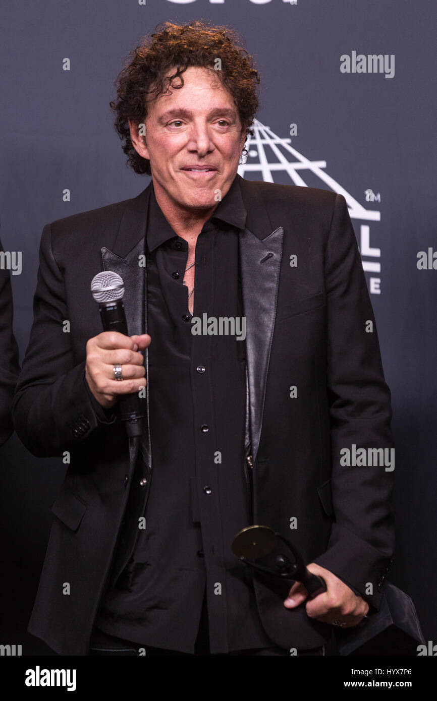 Brooklyn, New York, USA. 7th Apr, 2017. NEAL SCHON of Journey walks the ...