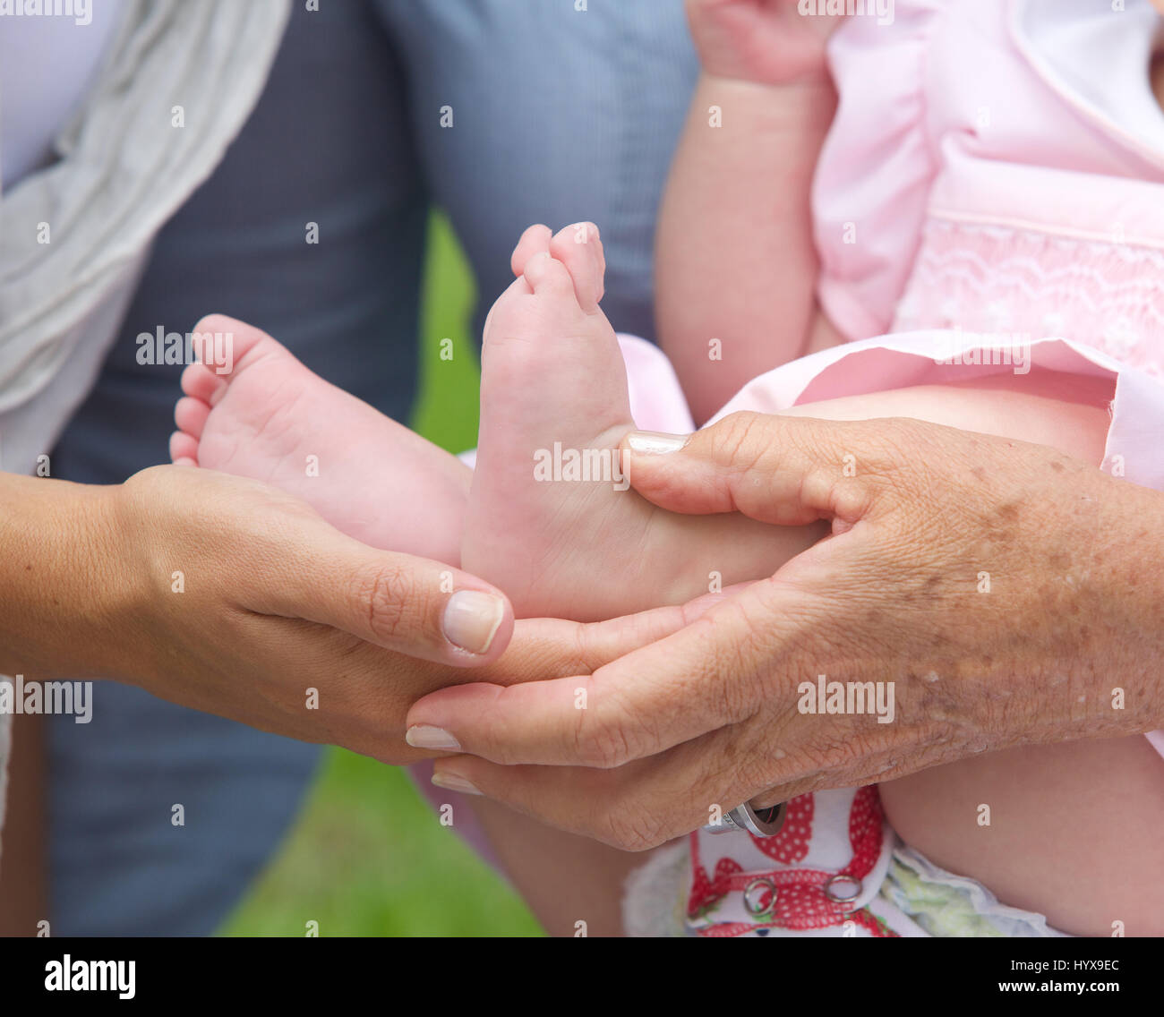 Close up hands holding small baby feet Stock Photo - Alamy