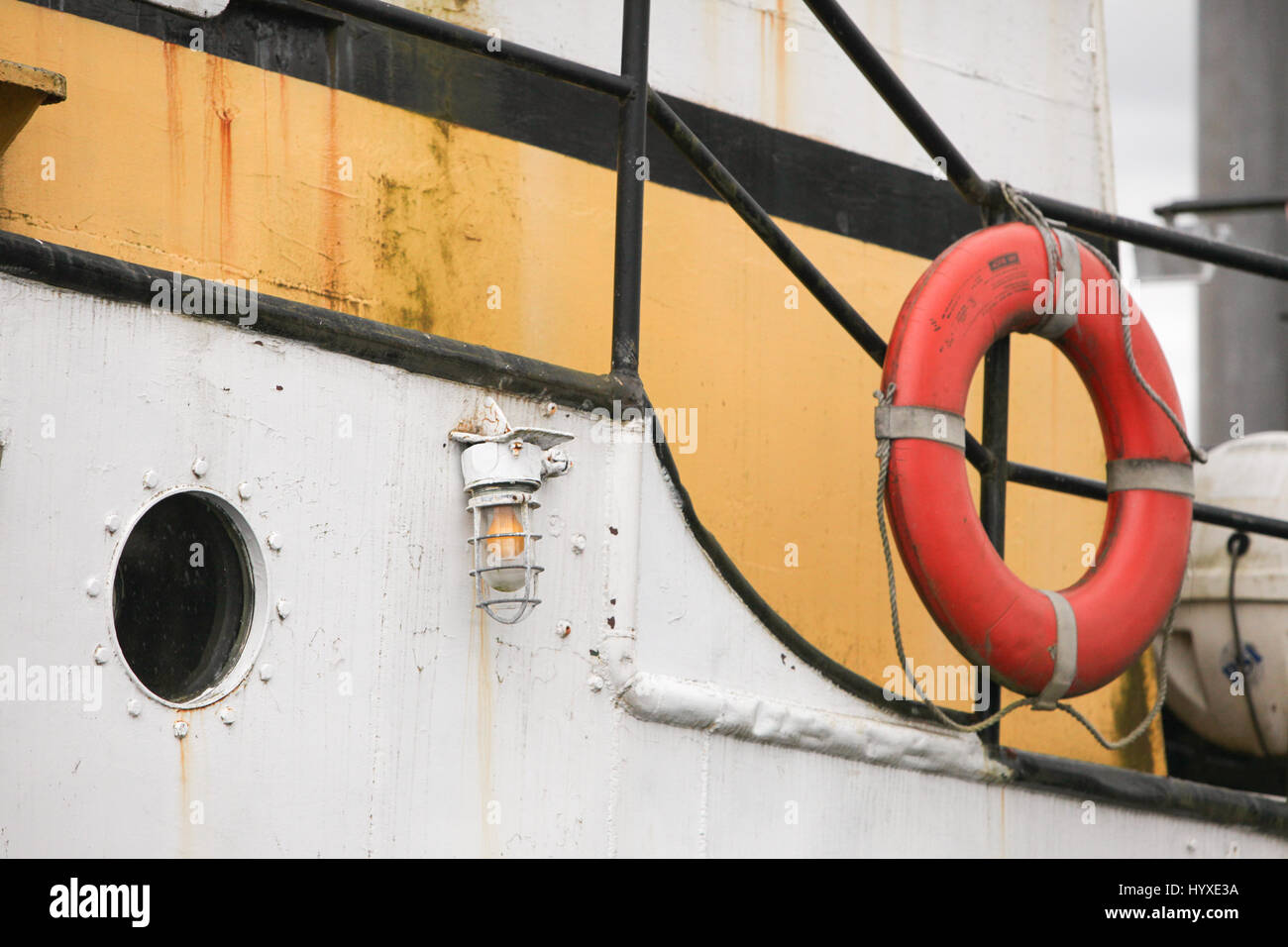 Porthole on boat hi-res stock photography and images - Alamy