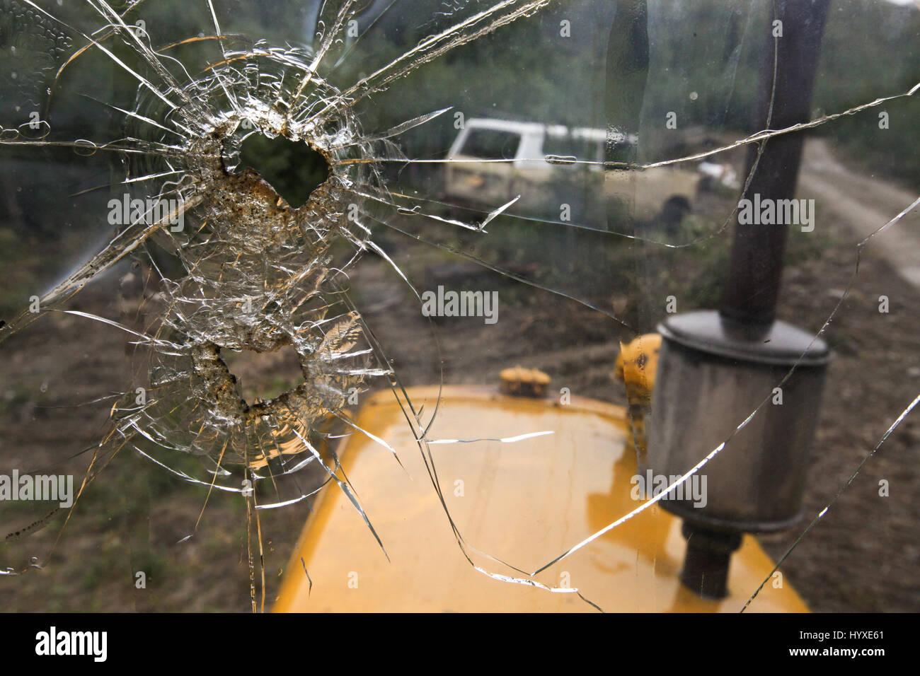 Bullet hole car hi-res stock photography and images - Alamy