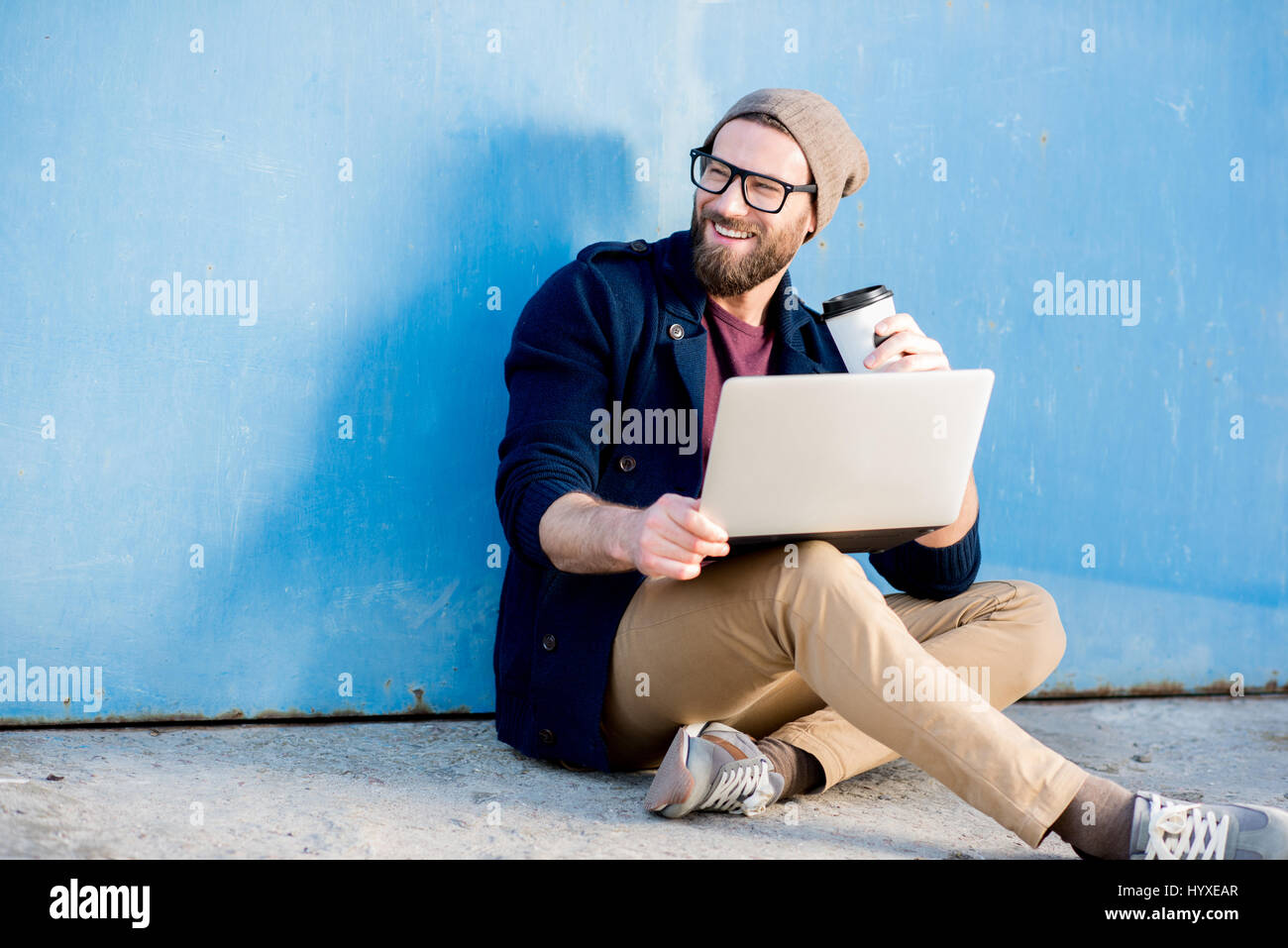 Man with laptop outdoors Stock Photo - Alamy
