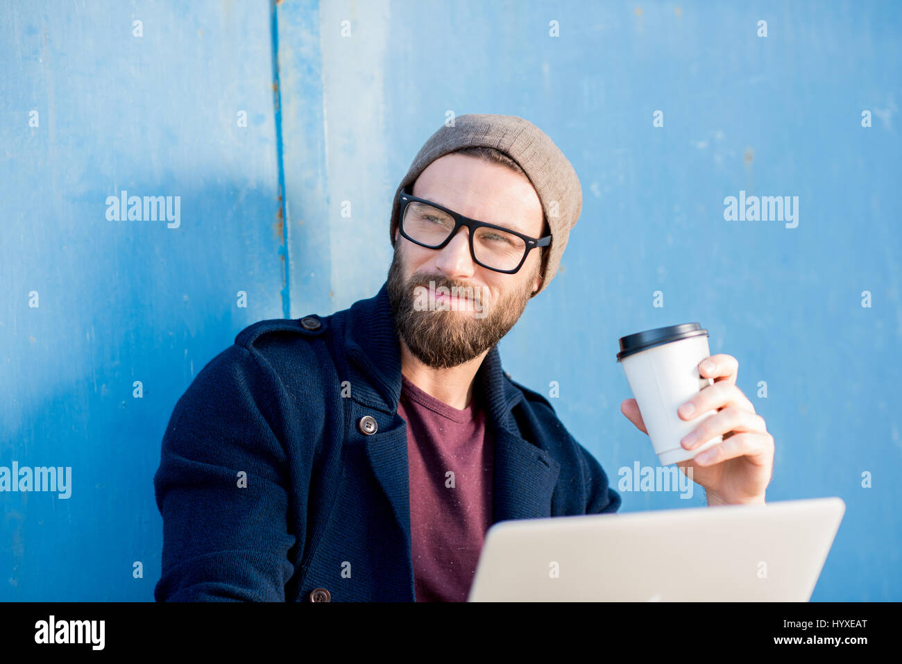 Man with laptop outdoors Stock Photo - Alamy