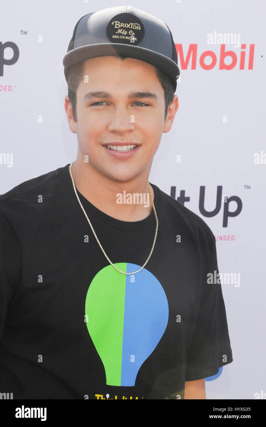 Austin singer hi-res stock photography and images - Alamy