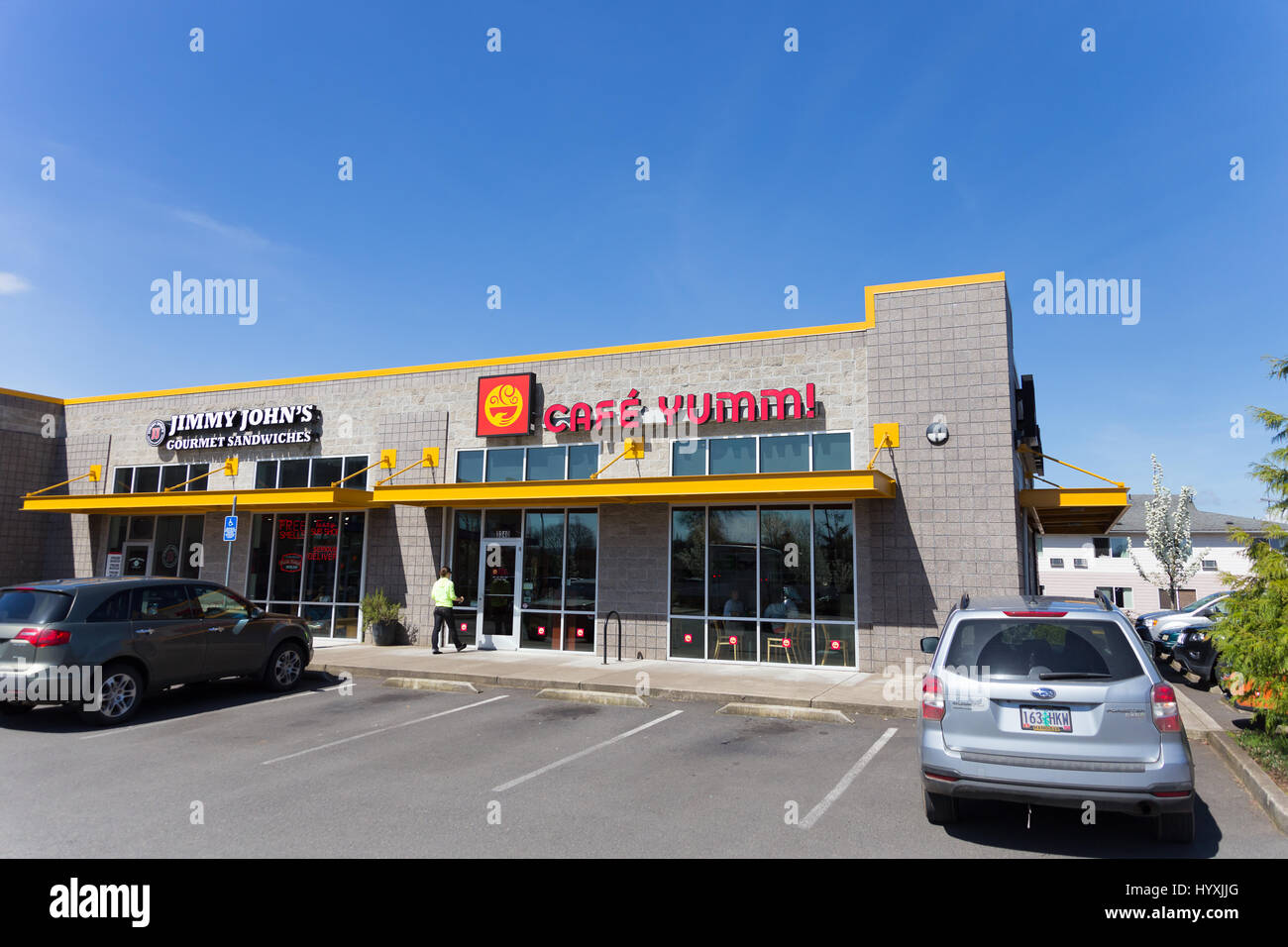 SPRINGFIELD, OR - MARCH 31, 2017: Gateway Cafe Yumm building exterior ...