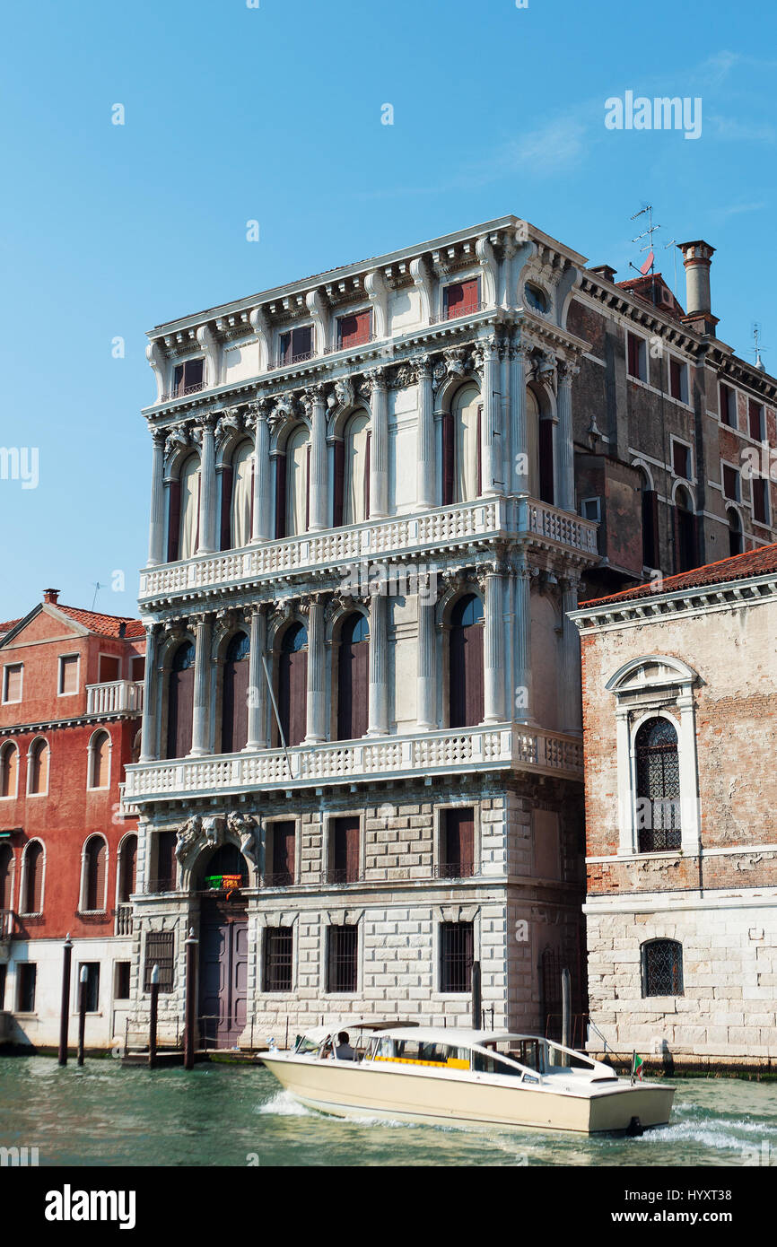 Building in Venice, Italy Stock Photo - Alamy