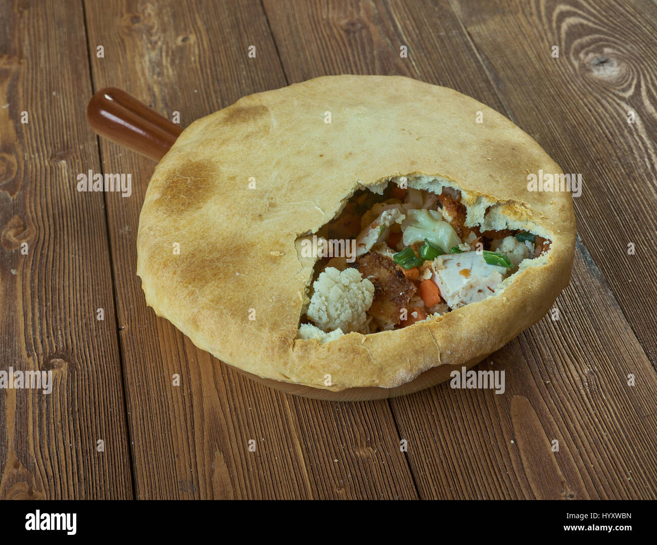 Cooked chicken potato pie hi-res stock photography and images - Alamy