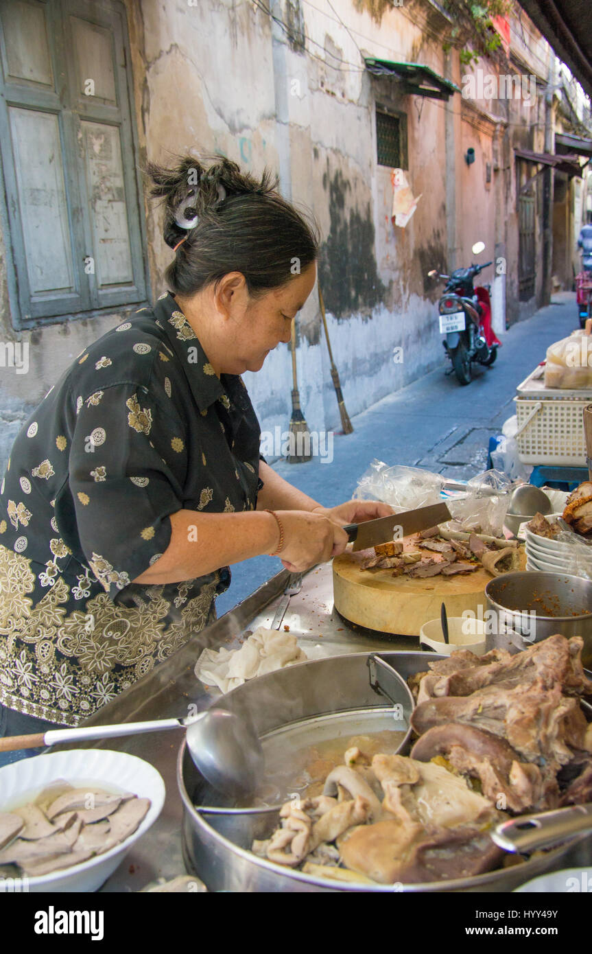 Outdoor food stand in an alley in Bangkok, Thailand Stock Photo - Alamy