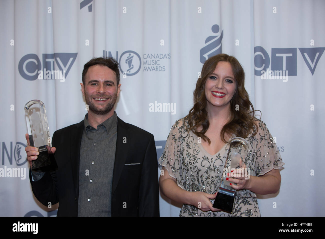Jonathan Shedletzky & Isis Essery pose with the Juno Award for ...