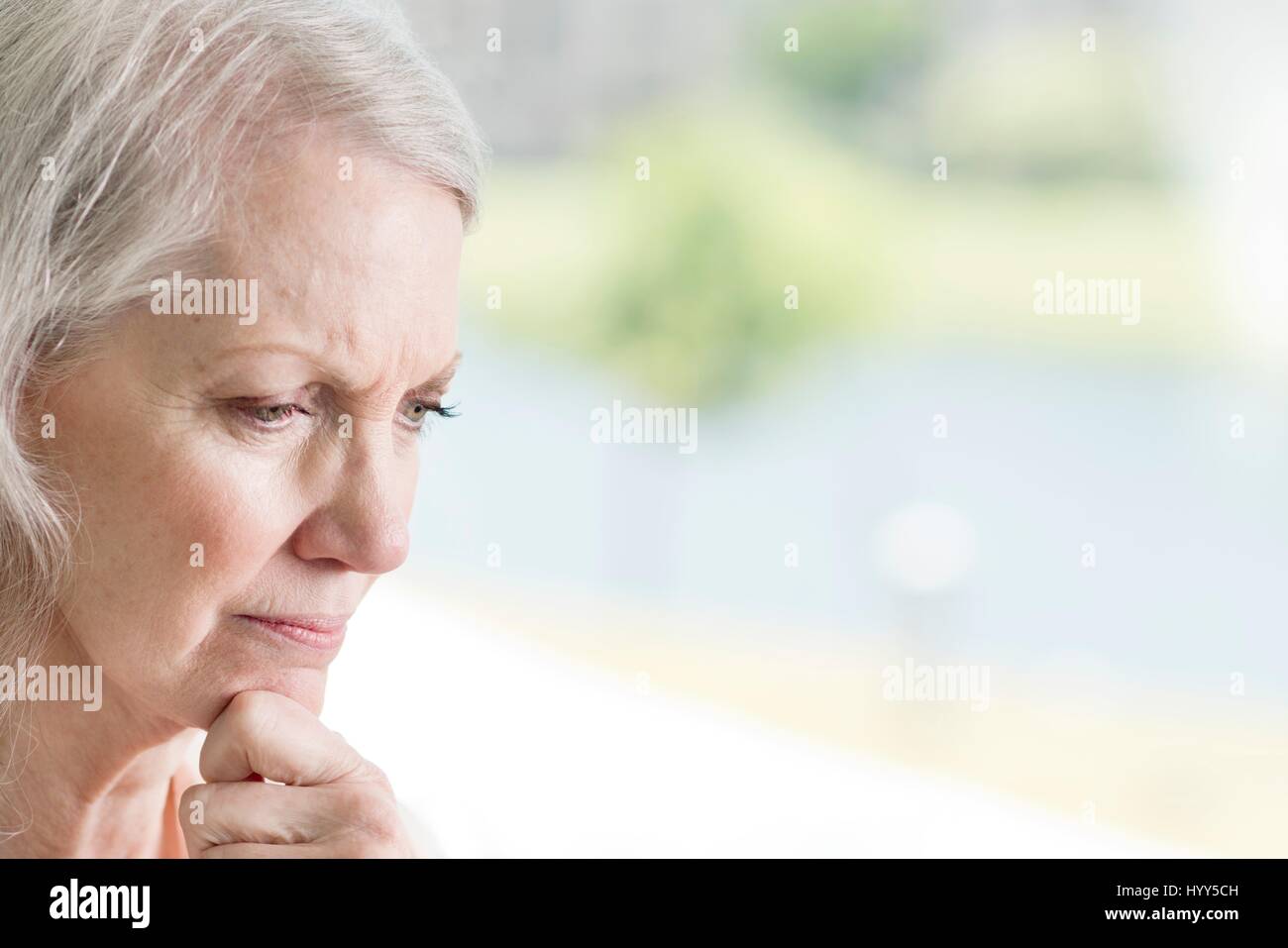 Chin on hand hi-res stock photography and images - Alamy