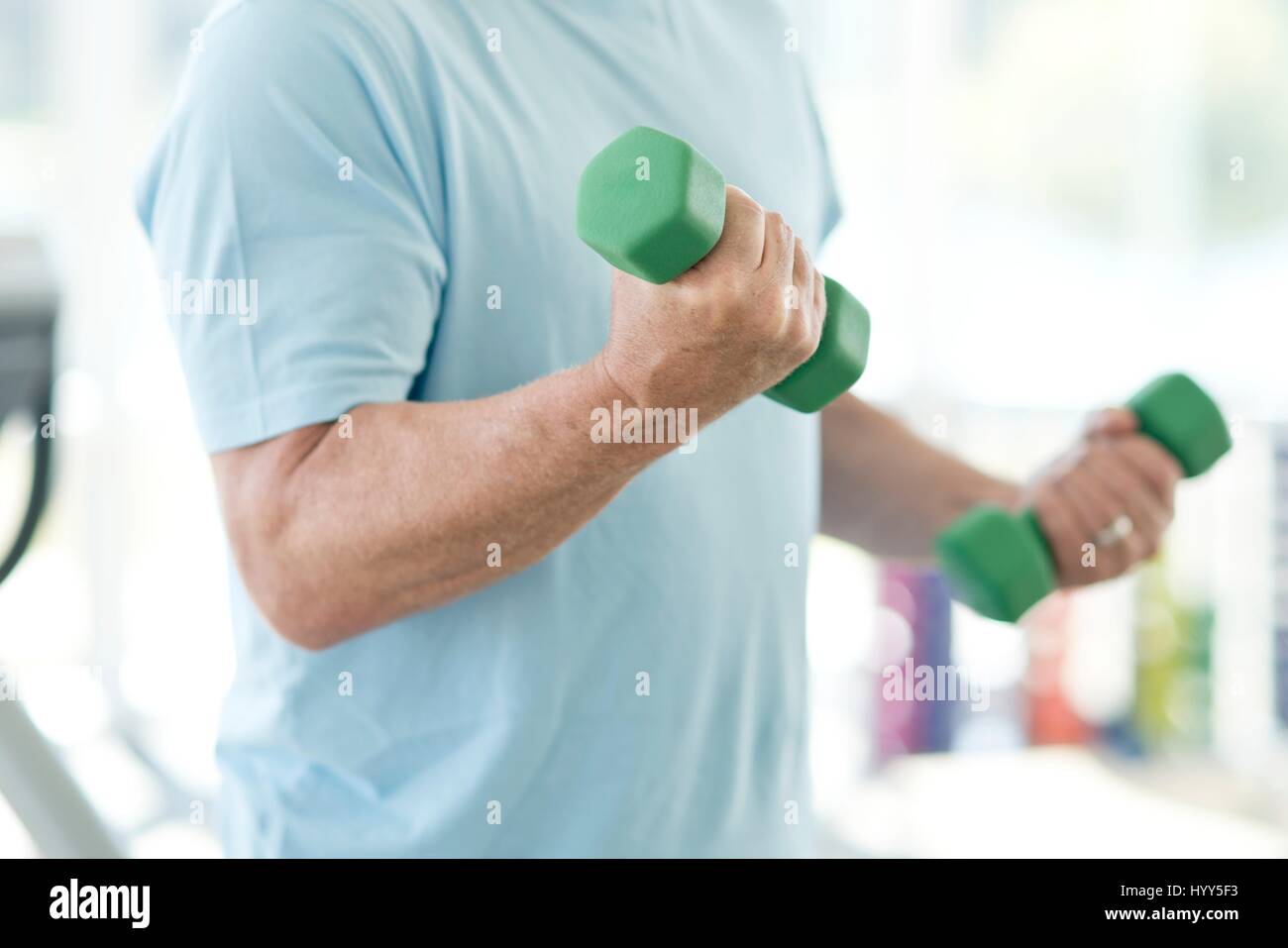 Man gym weights hi-res stock photography and images - Alamy