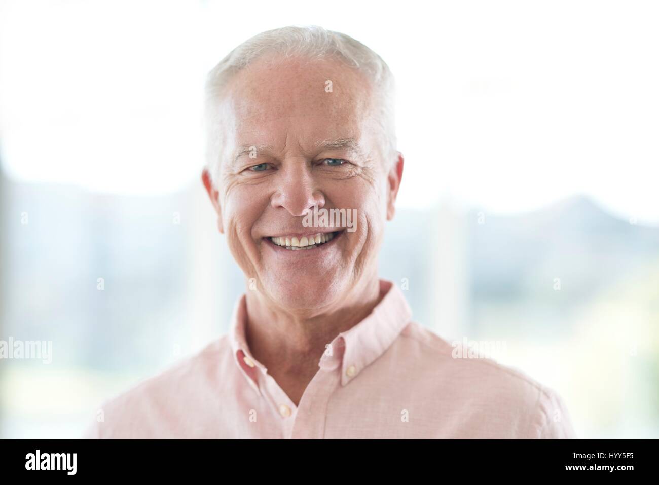 Man smiling at camera hi-res stock photography and images - Alamy