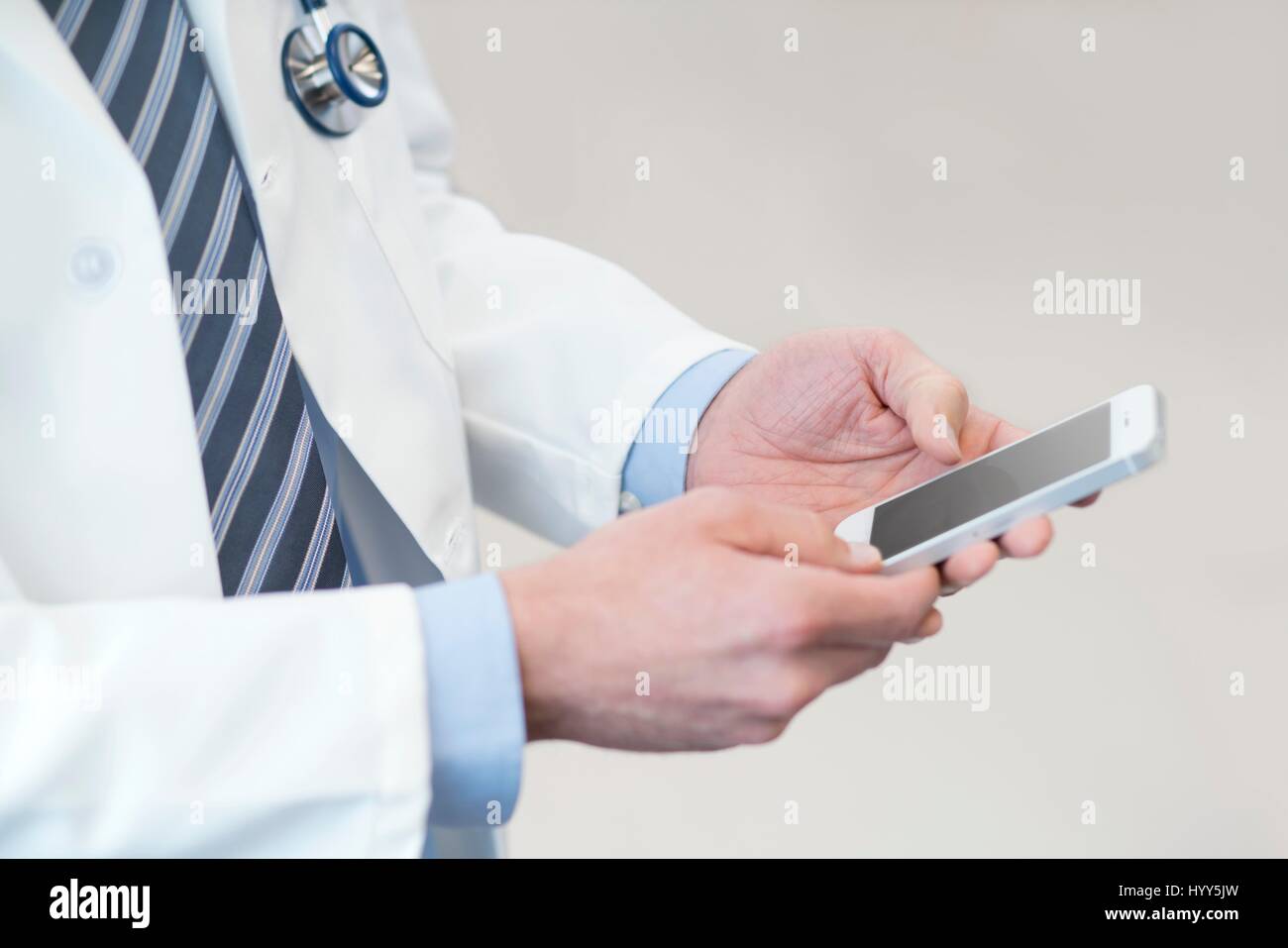 Smartphone for healthcare hi-res stock photography and images - Alamy