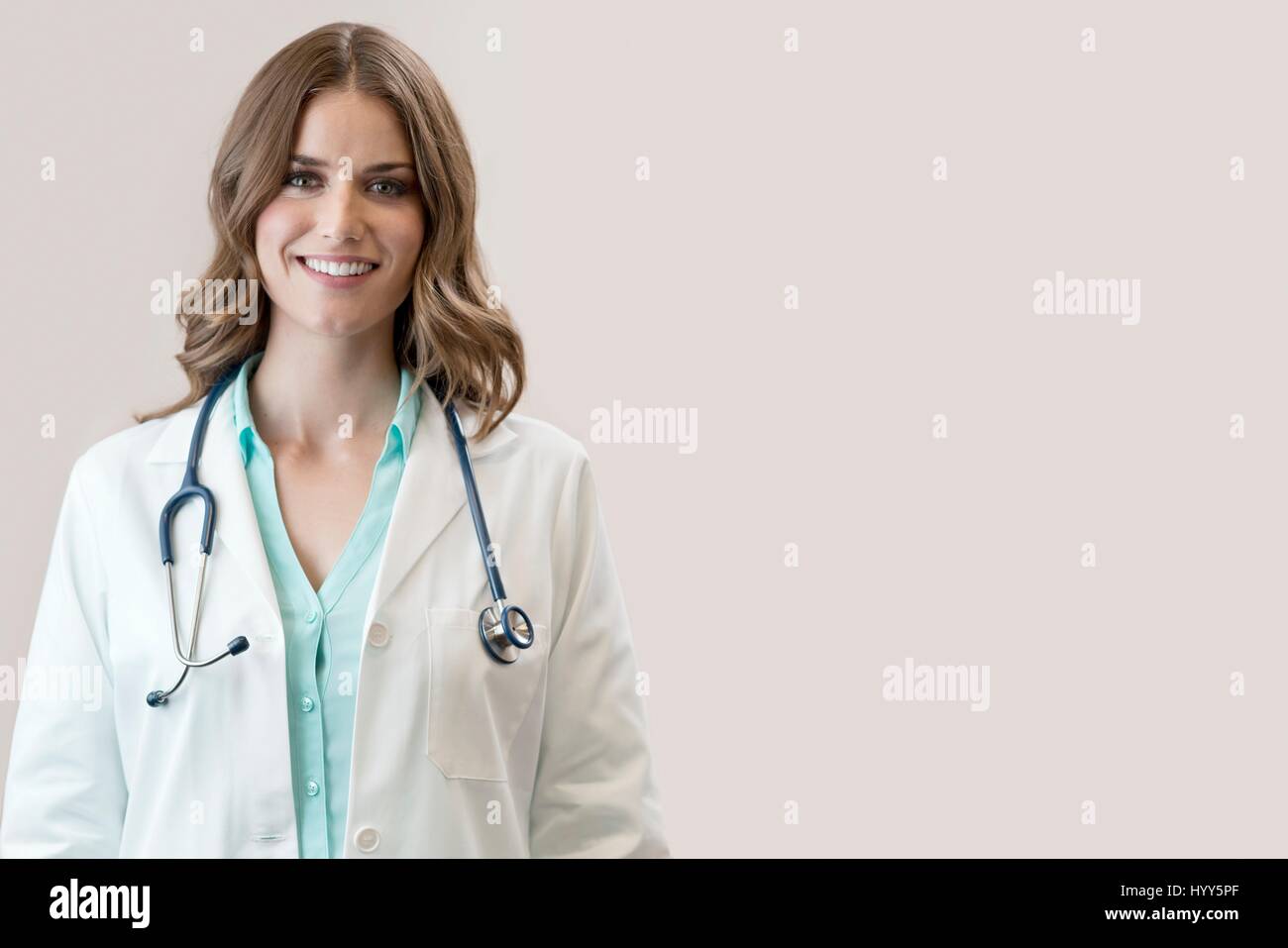 Camera female hi-res stock photography and images - Alamy