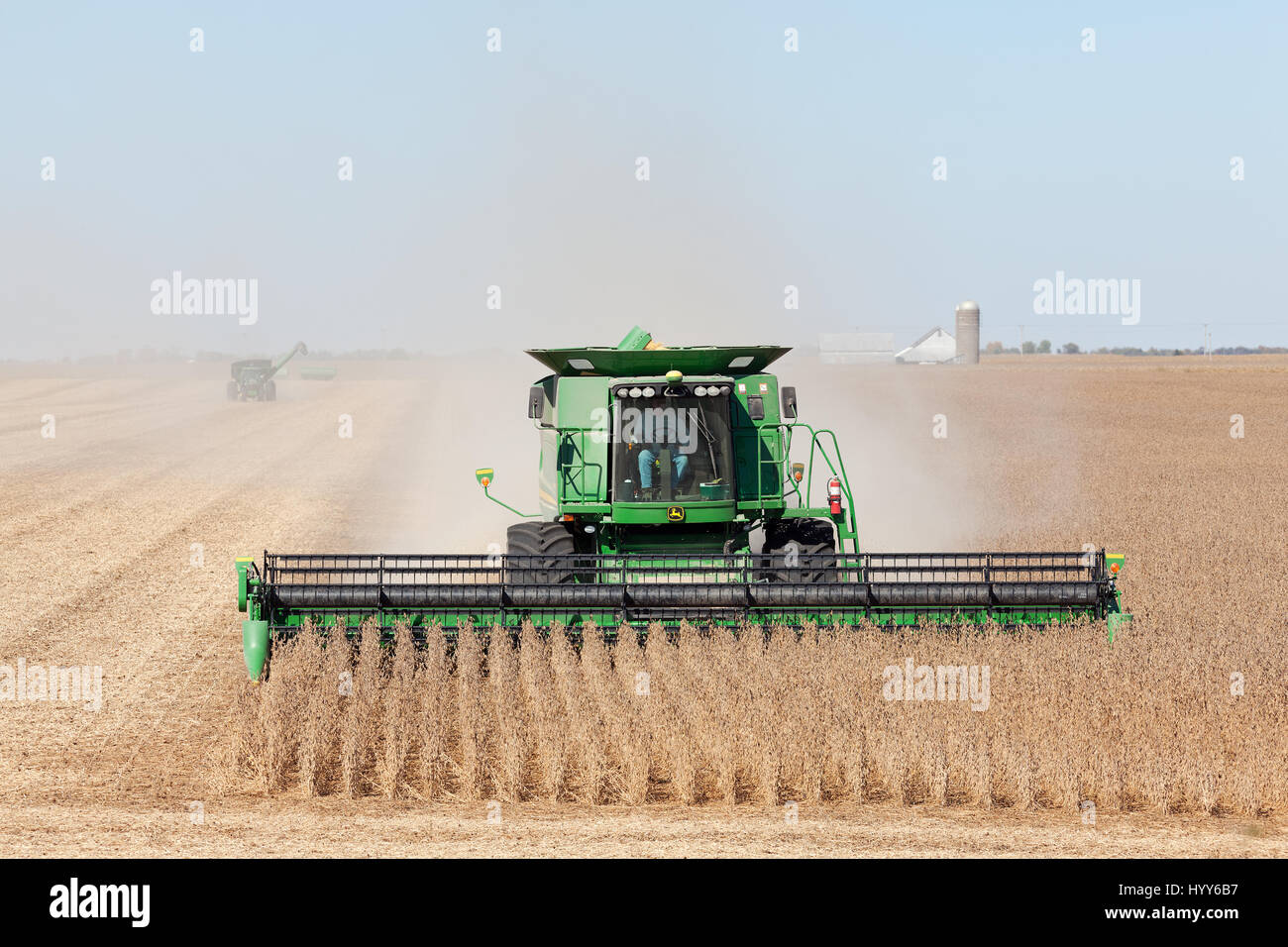Farmer in iowa soybean field hi-res stock photography and images - Alamy