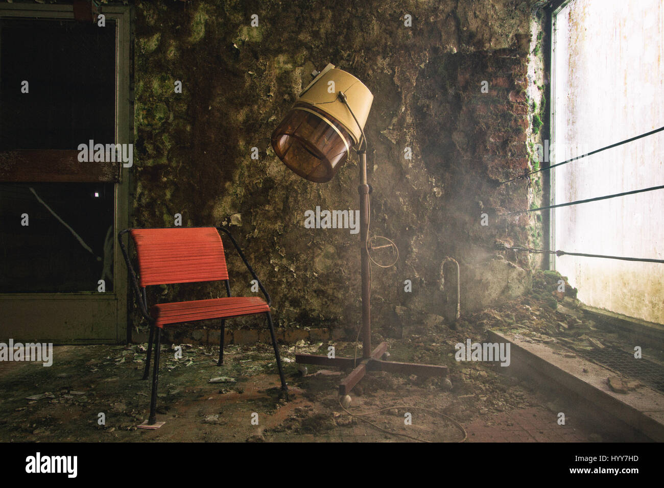 Empty swimming pool graffiti hi-res stock photography and images - Alamy