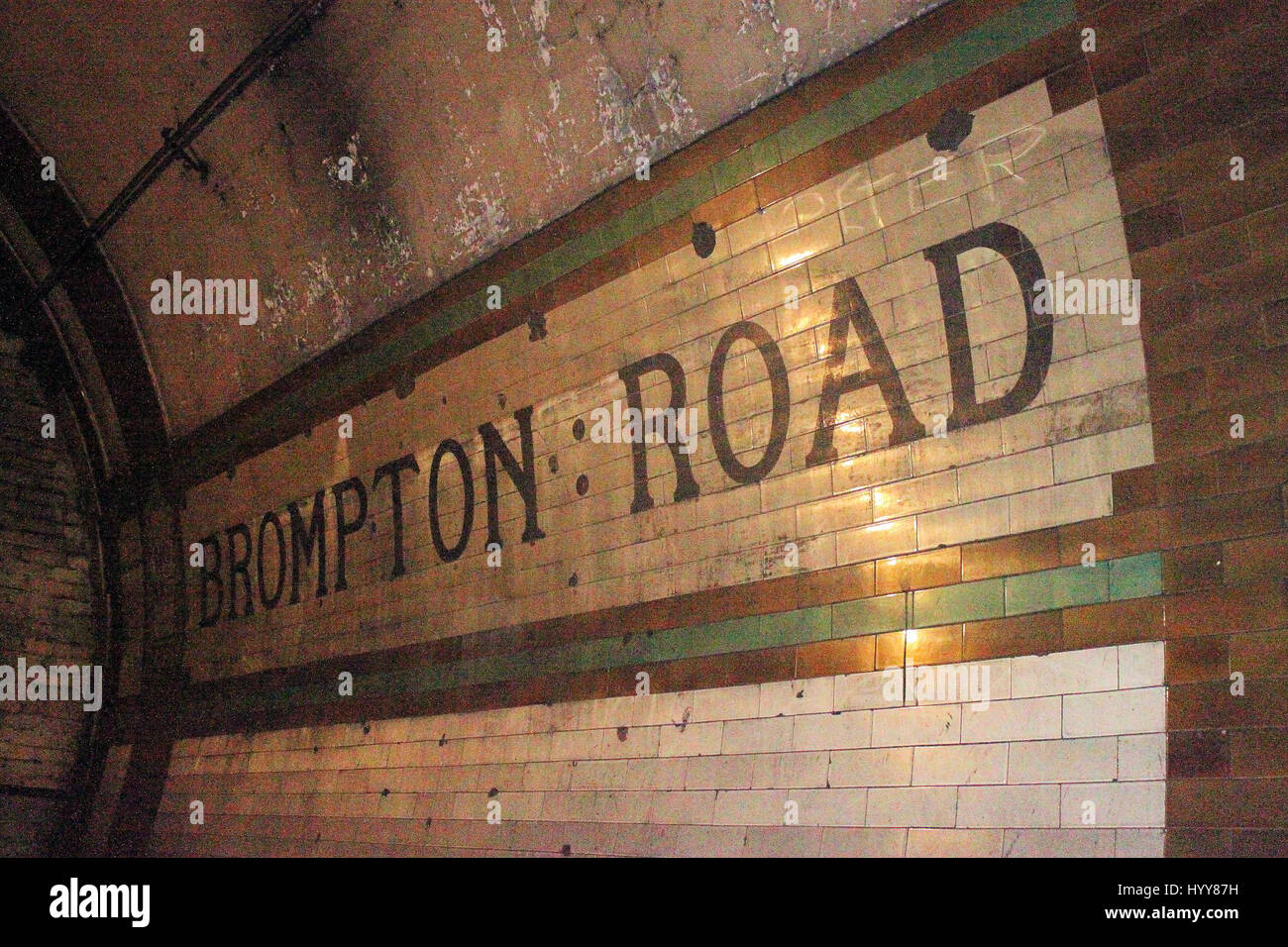 Deep underground stations hi-res stock photography and images - Alamy