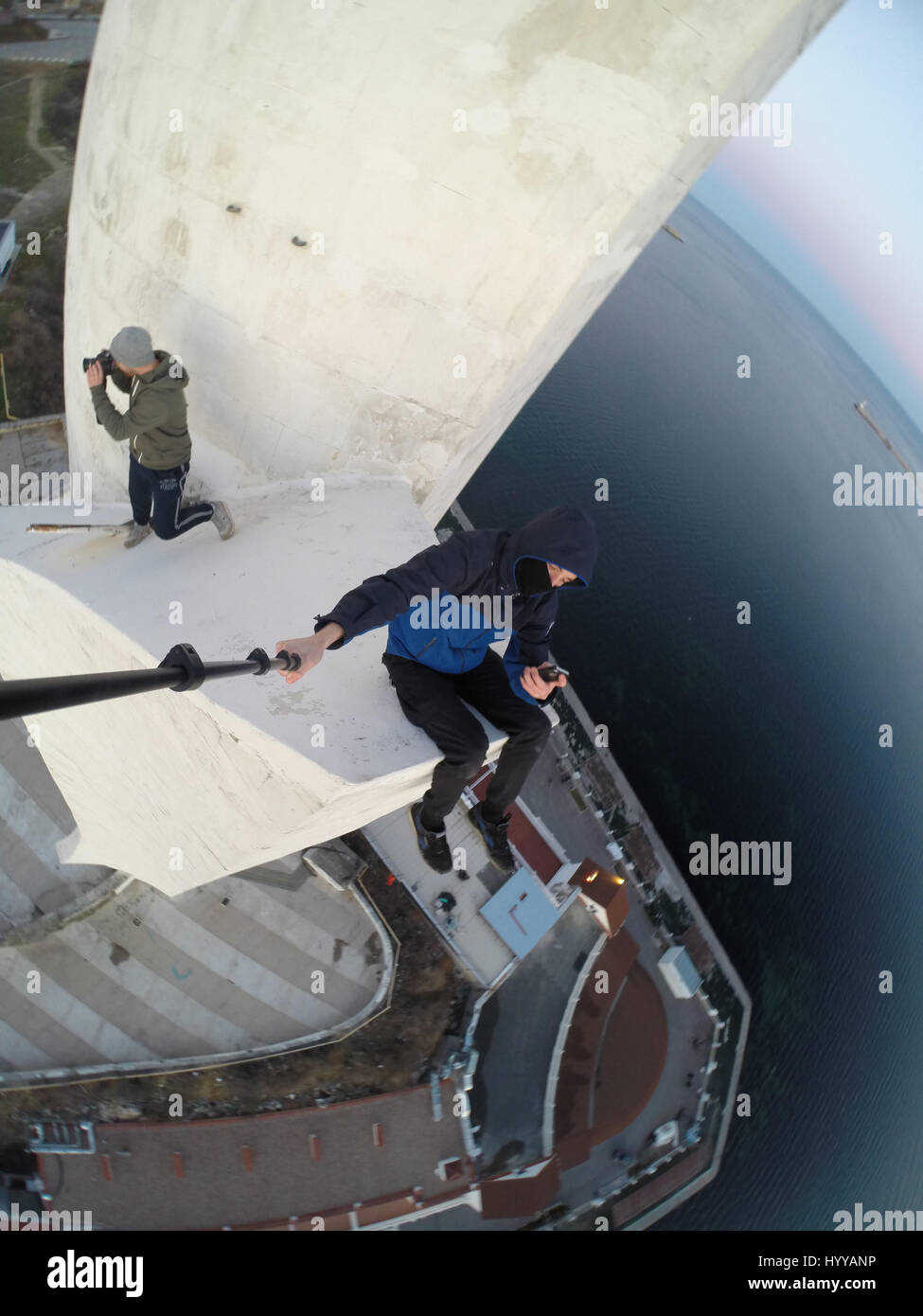 Junkie walking hi-res stock photography and images - Alamy