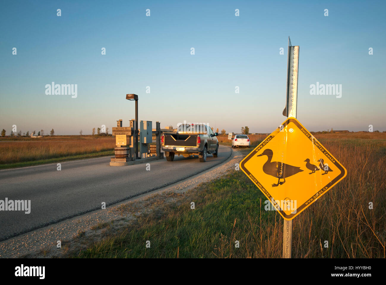 Warning signs duck crossing hi-res stock photography and images - Alamy