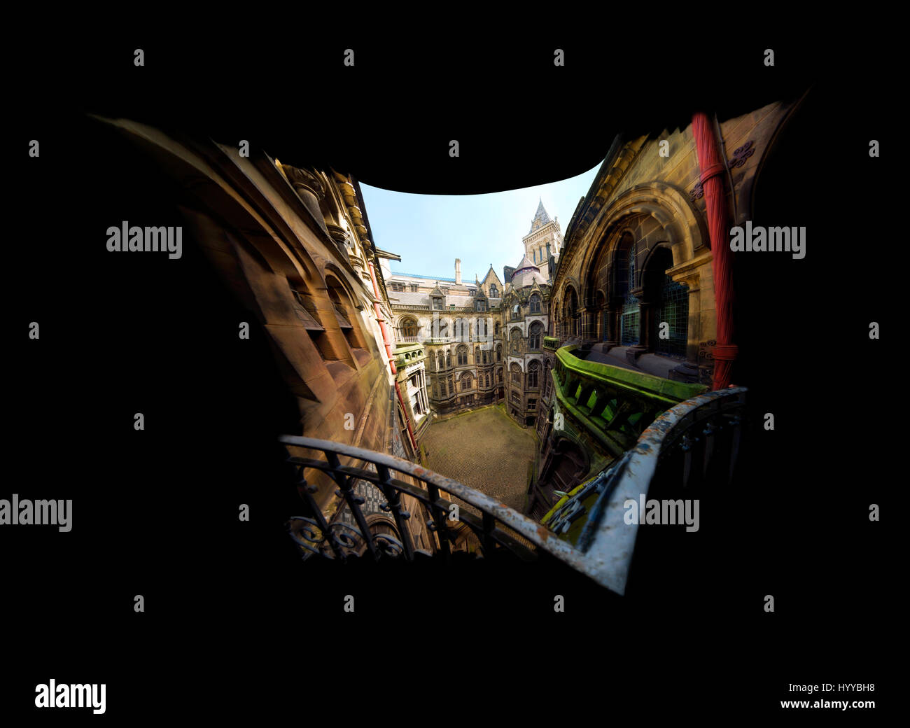 Town Hall Courtyard Manchester. STUNNING pictures have revealed the ...