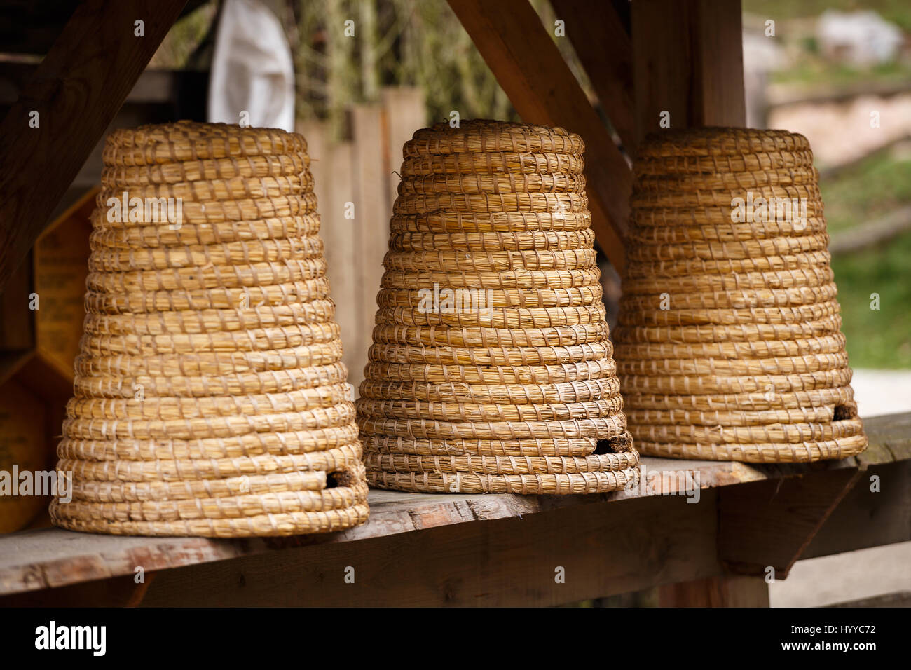 Straw hive hi-res stock photography and images - Alamy