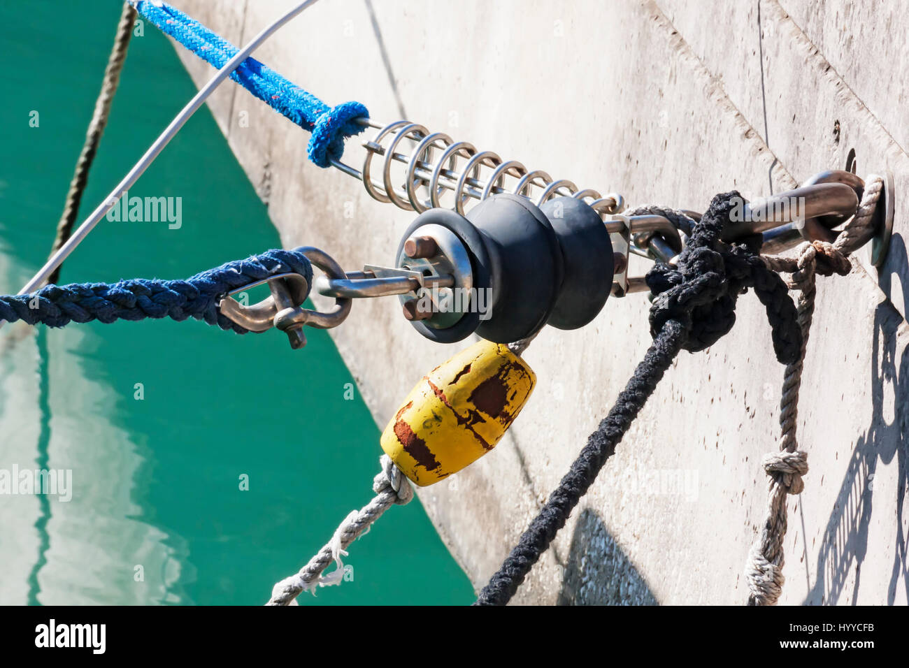 Ship mooring hi-res stock photography and images - Alamy