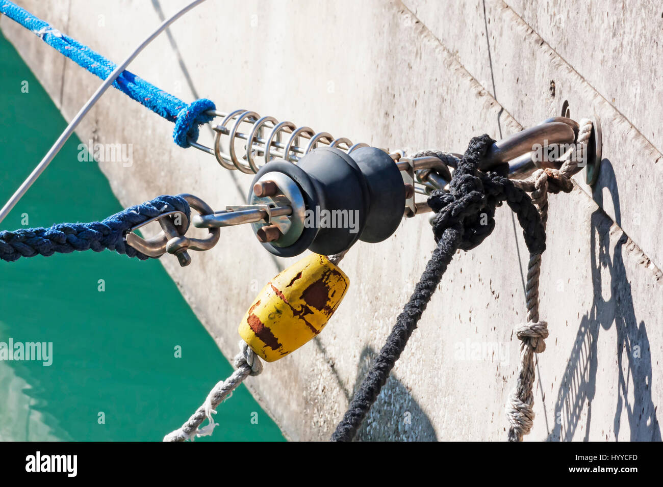 Mooring cables hi-res stock photography and images - Alamy