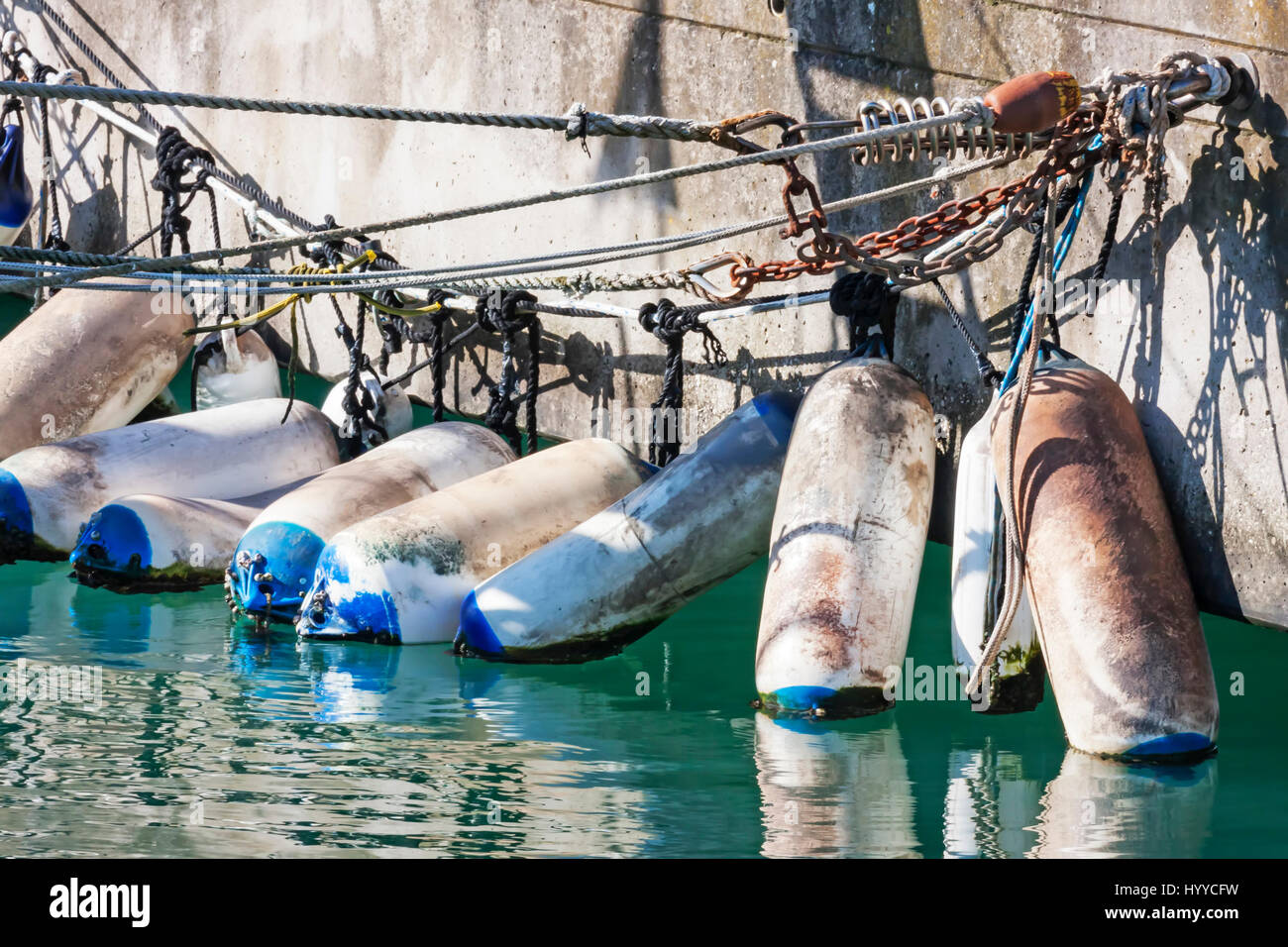 Frayed mooring rope hi-res stock photography and images - Alamy