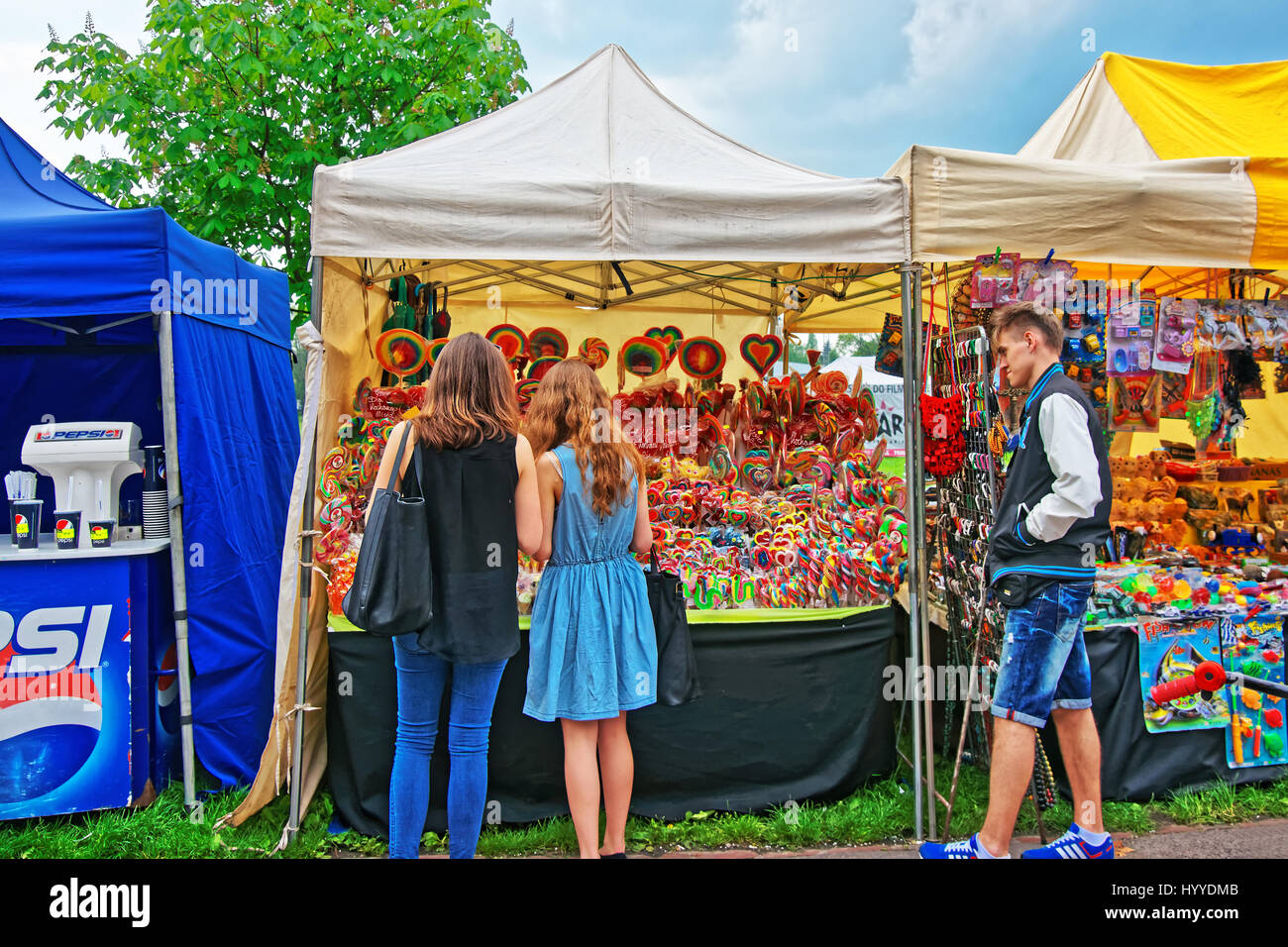 Teenagers street fair hi-res stock photography and images - Alamy