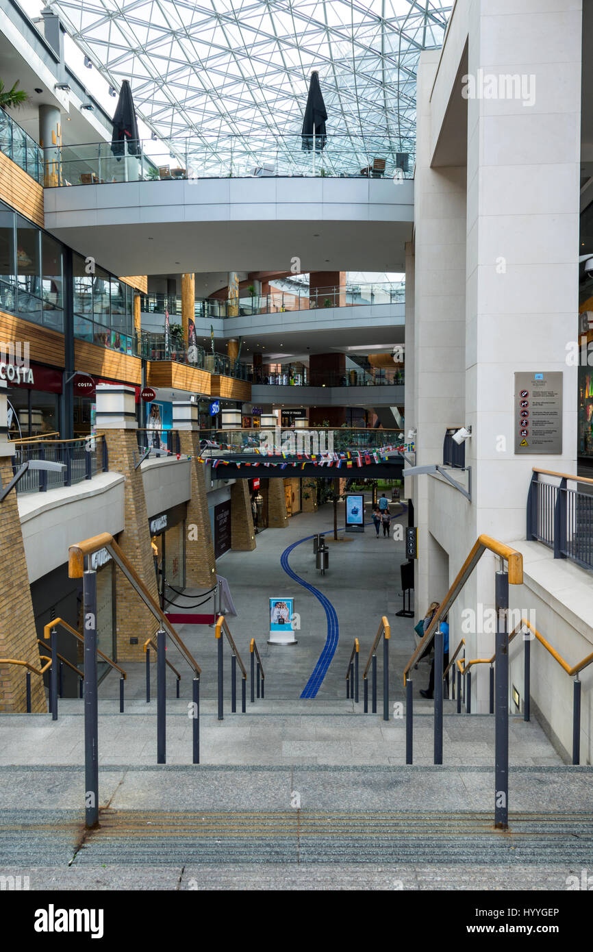 Approaching the entrance of the Victoria Square Shopping Centre ...