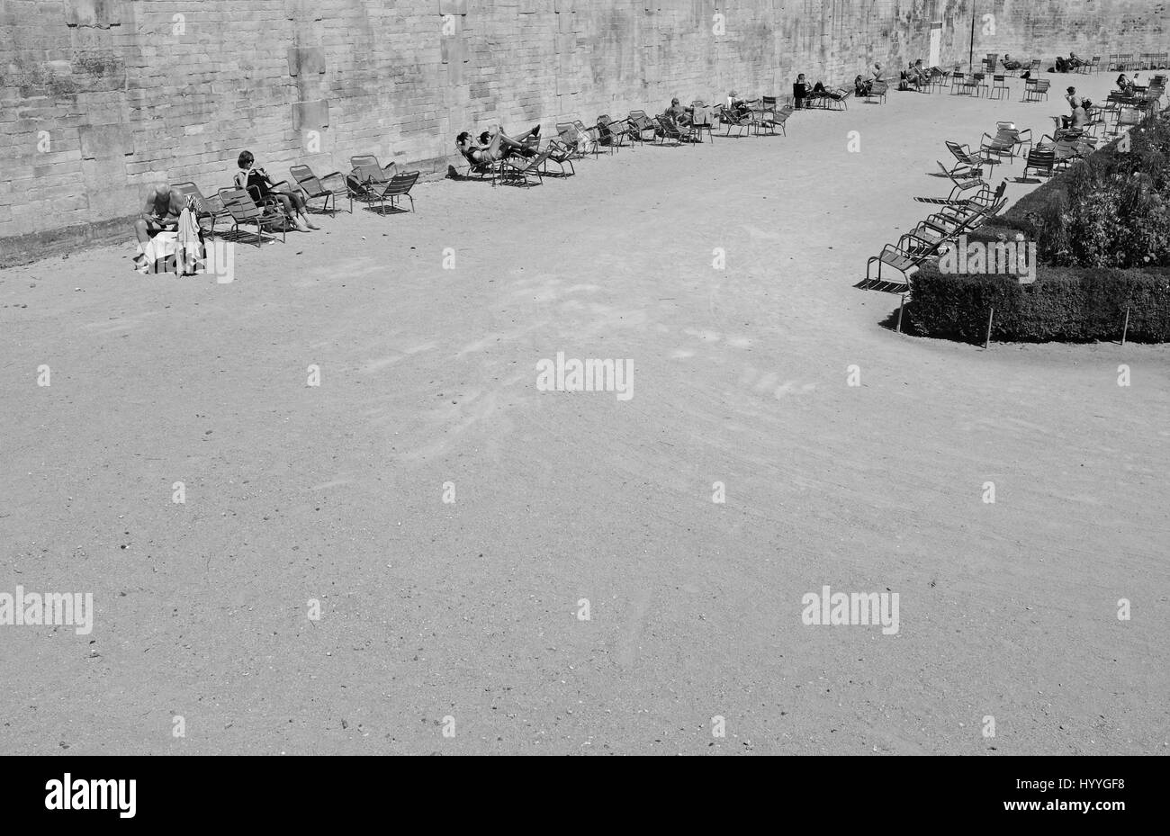 Urban sunbathing paris france hi-res stock photography and images - Alamy