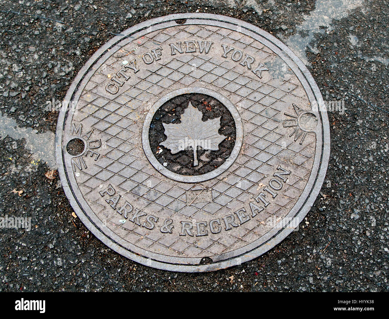 New york city manhole drain hi-res stock photography and images - Alamy